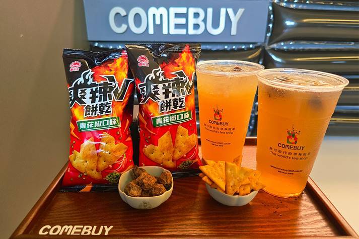 【美食】「COMEBUY x 喜年來」 夏季酸爽聯名！購買「話梅冰綠＋話梅檸檬綠」雙杯組，即贈「爽辣V餅乾-青花椒口味」－花見團子玩耍趣｜痞客邦